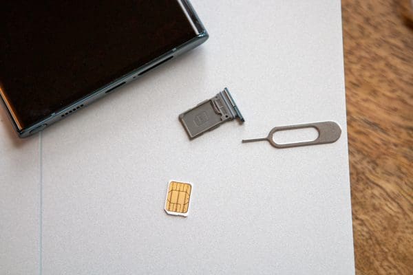 How to Insert and Remove a SIM Card on a Samsung Galaxy S22 – Navhow