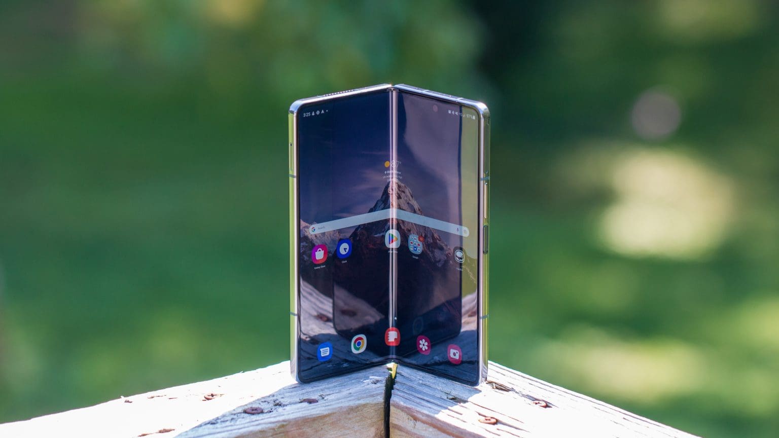 How to Turn Samsung Galaxy Z Fold 4 On and Off - Technipages